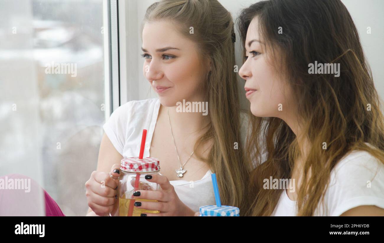 Teen mates hi-res stock photography and images - Alamy