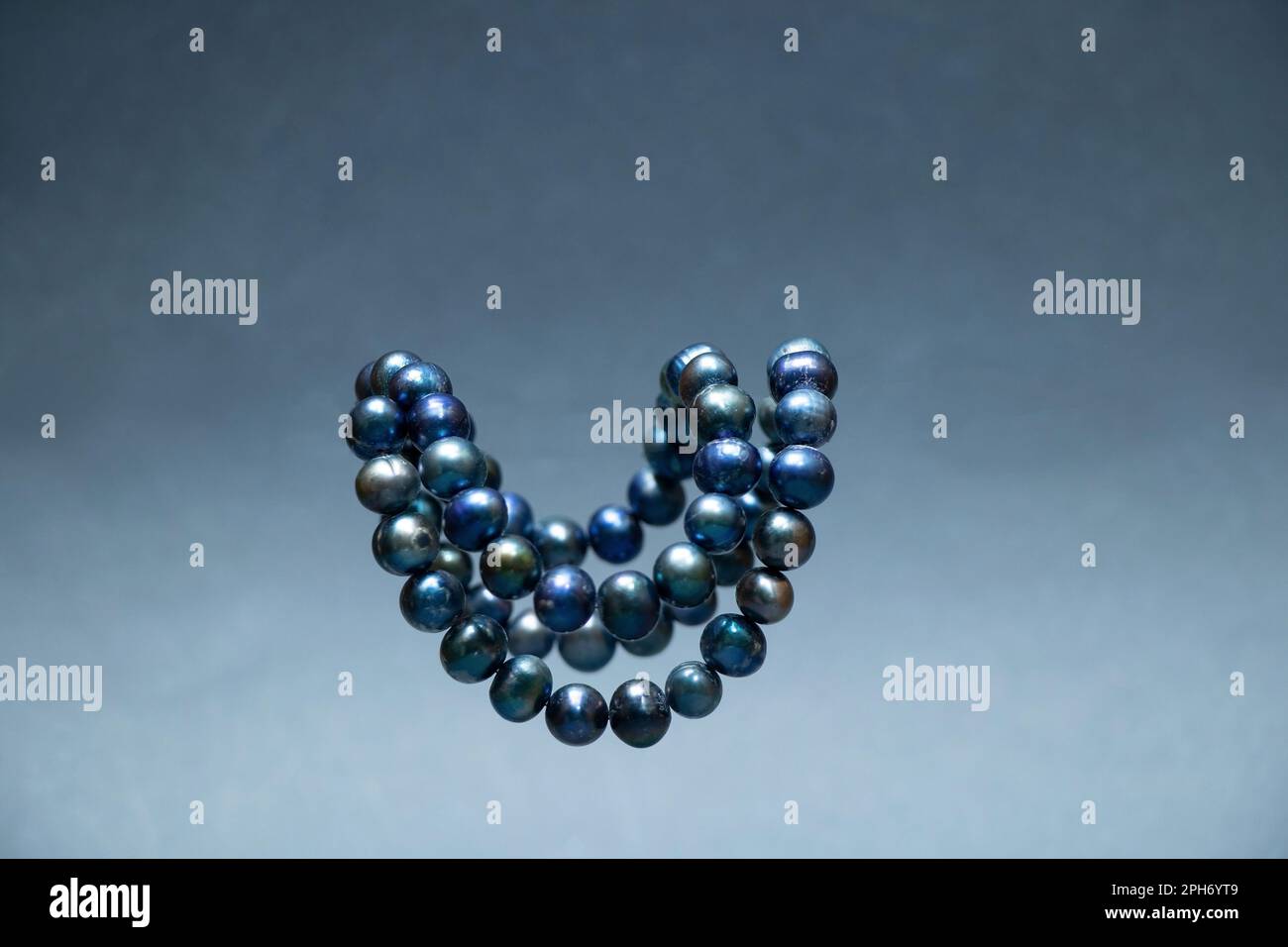 Pearl hanging hi-res stock photography and images - Alamy