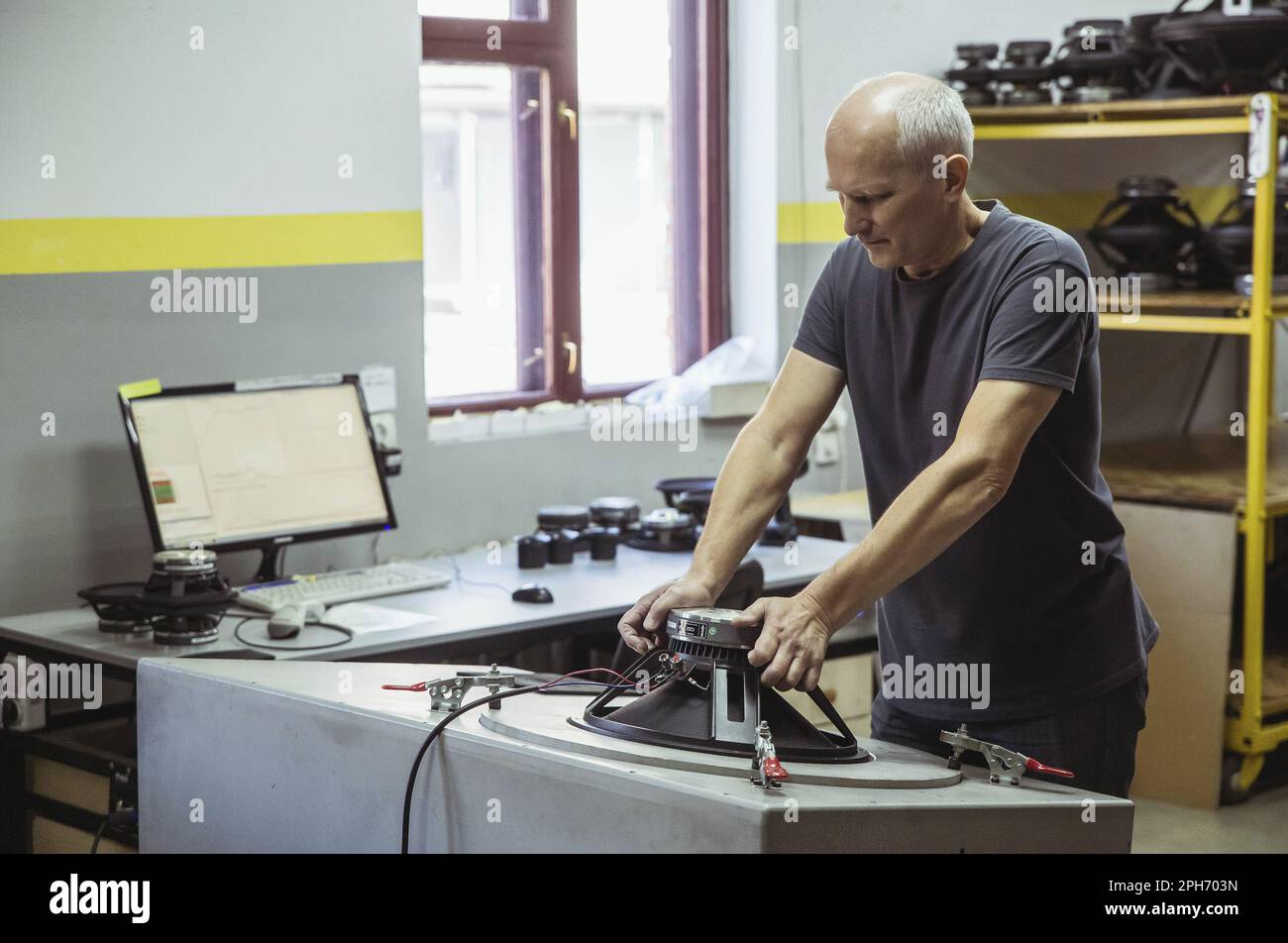 Testing audio speaker factory hi-res stock photography and images - Alamy