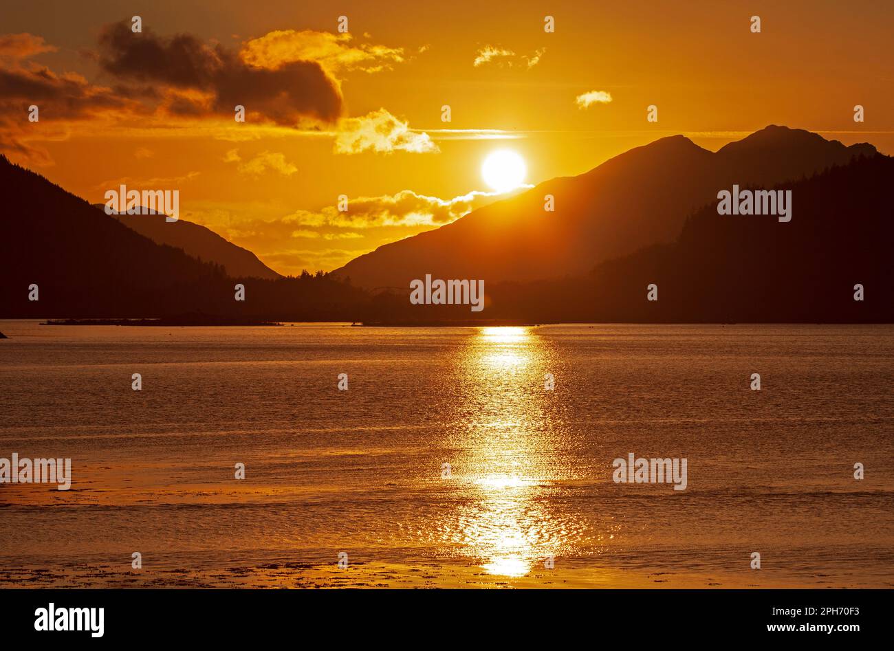 Loch Leven, Ballachulish, Scotland, UK. 26th March 2023. Colourful ...