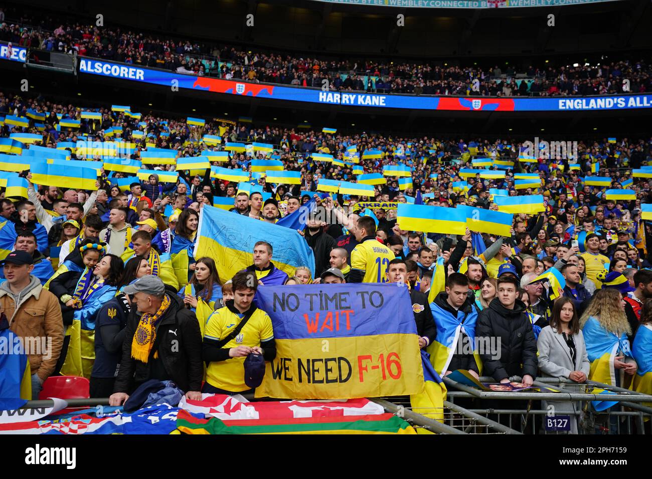 Ukraine fans in the stands hi-res stock photography and images - Alamy