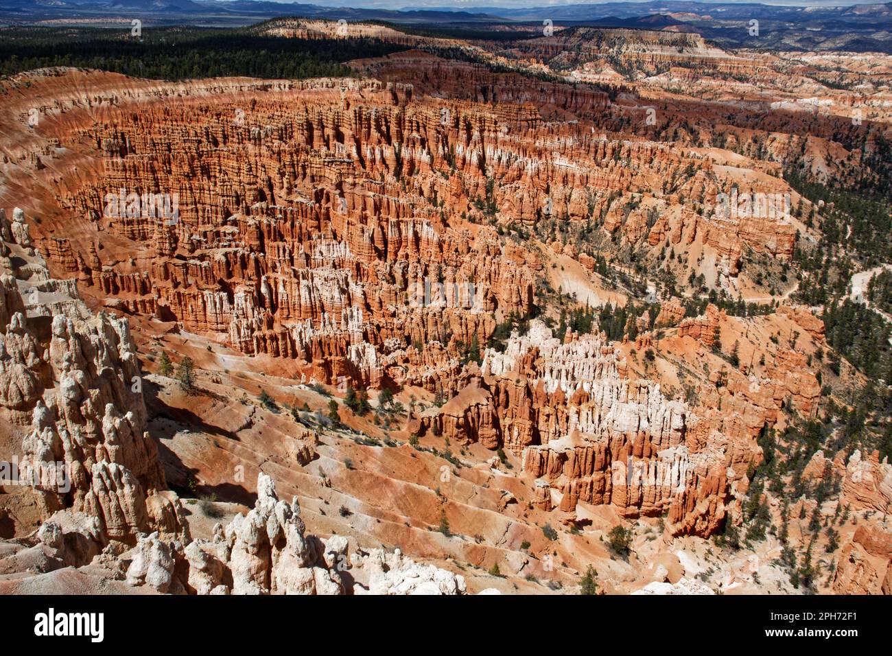 The amphitheater as seen from Upper Inspiration Point in Bryce Canyon ...
