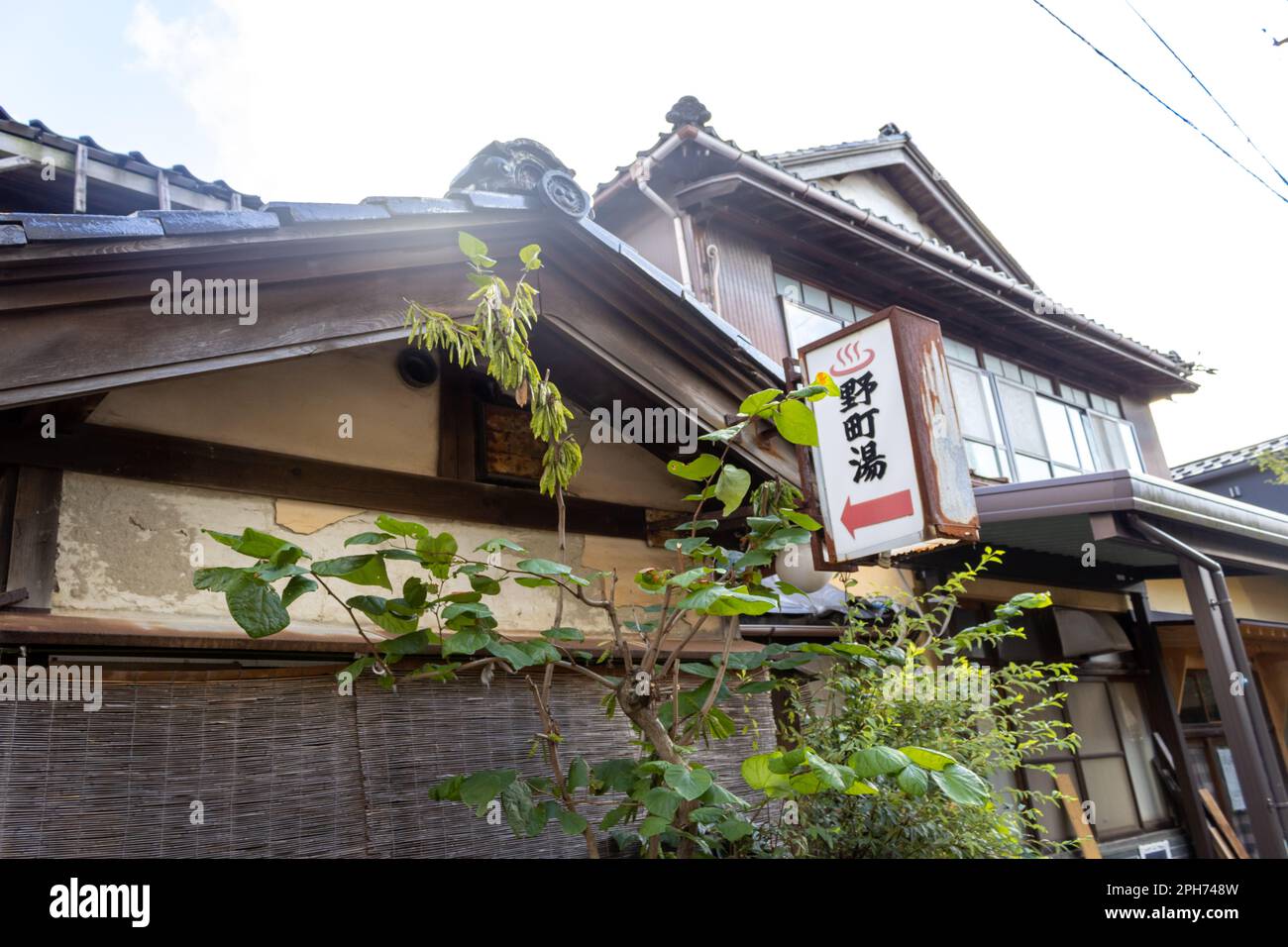 Japanese outdoor bathhouse hi-res stock photography and images - Alamy