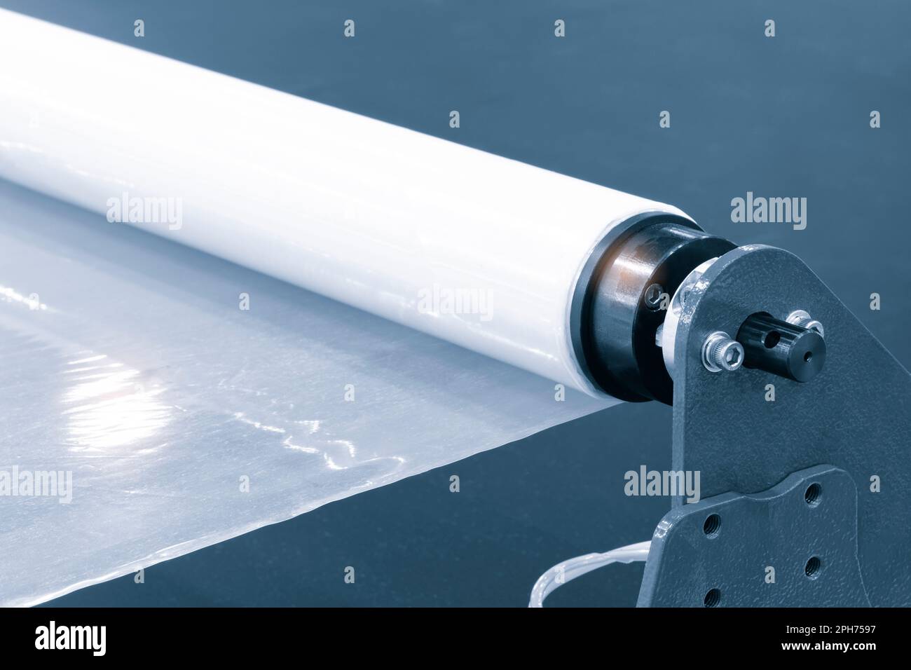 Cold cutting system, bottom seal bag and calendar bag making machines ...