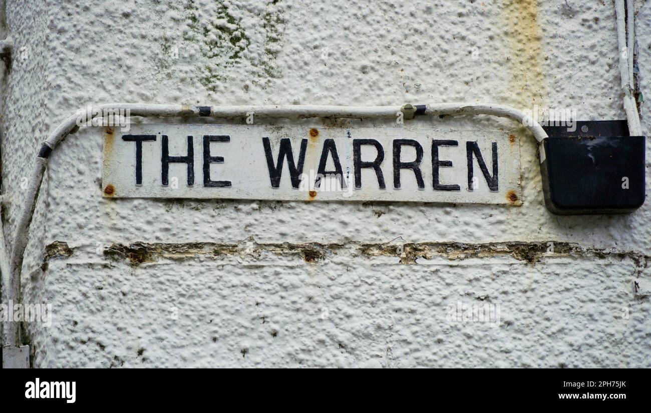 A street sign in the city of Polperro called The Warren Stock Photo - Alamy