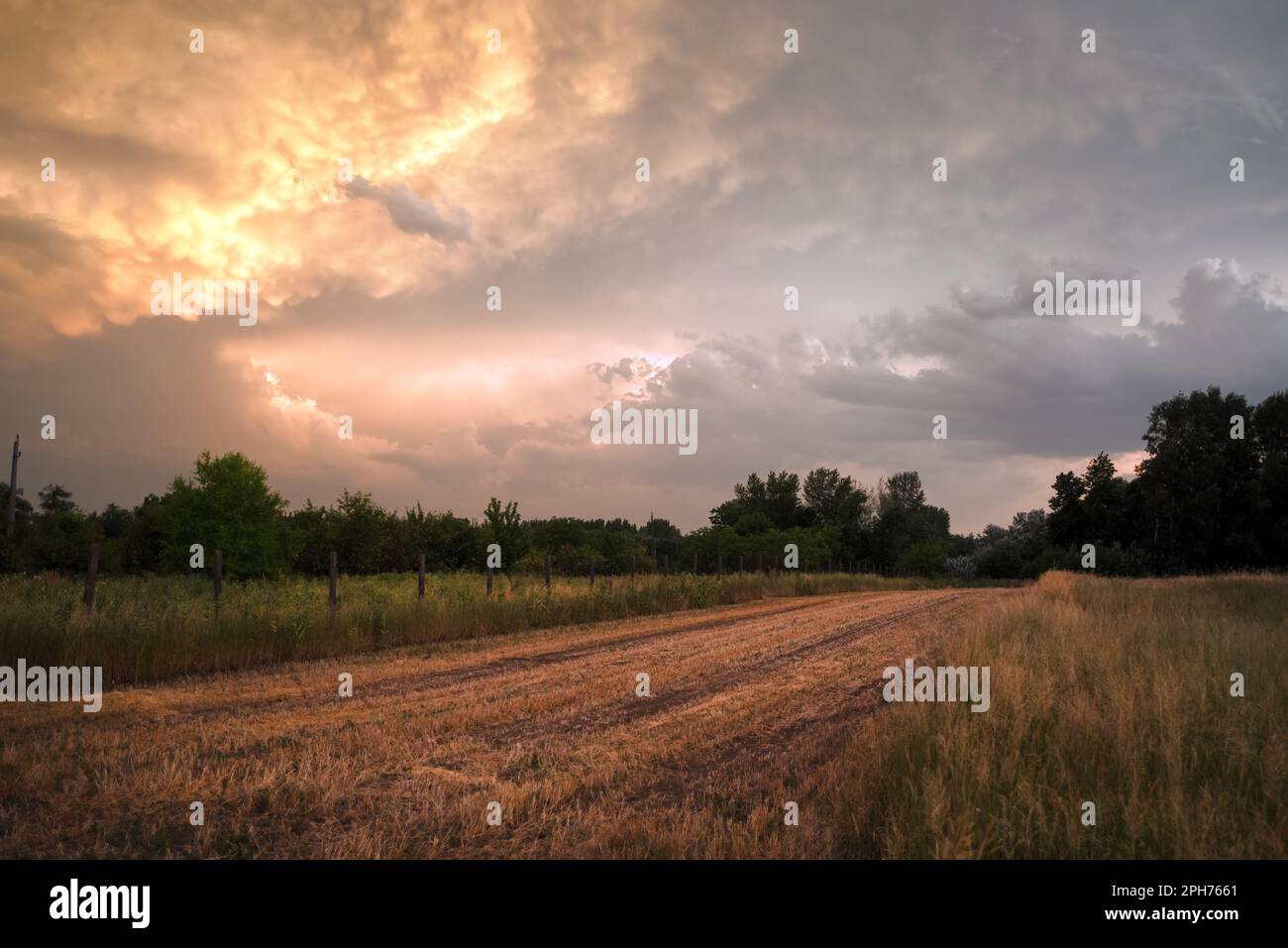 Country sunset hi-res stock photography and images - Alamy