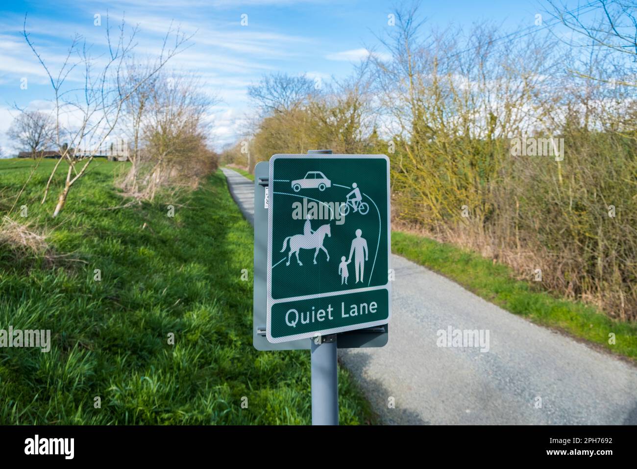 Quiet Lane sign at the side of country road. Suffolk, UK Stock Photo ...