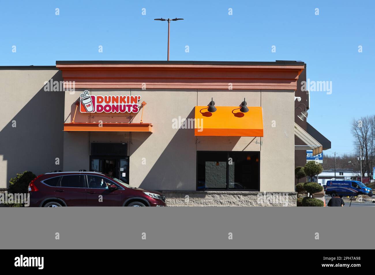 Drive thru donuts hi-res stock photography and images - Alamy