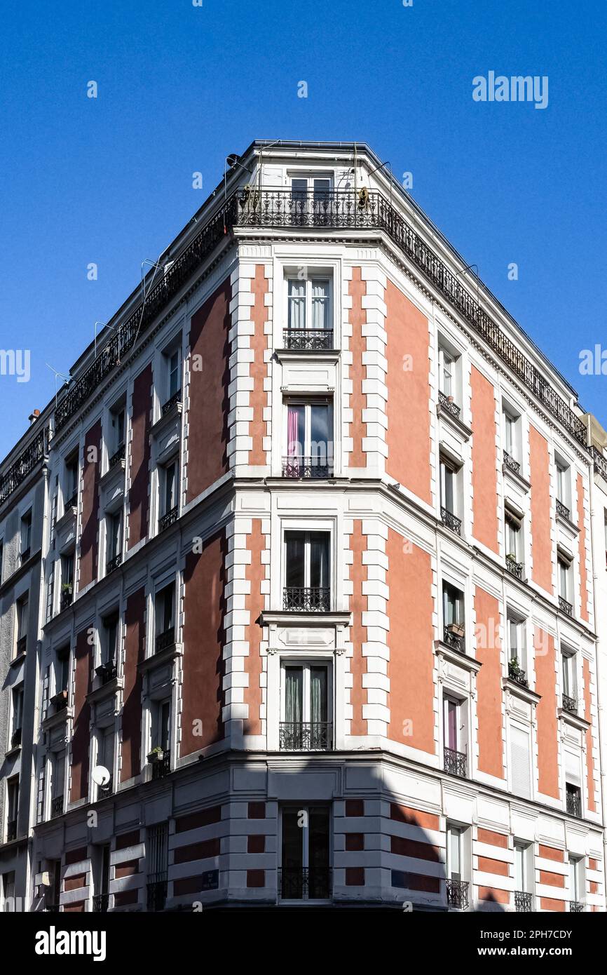 Paris, typical brick building in Montmartre Stock Photo - Alamy