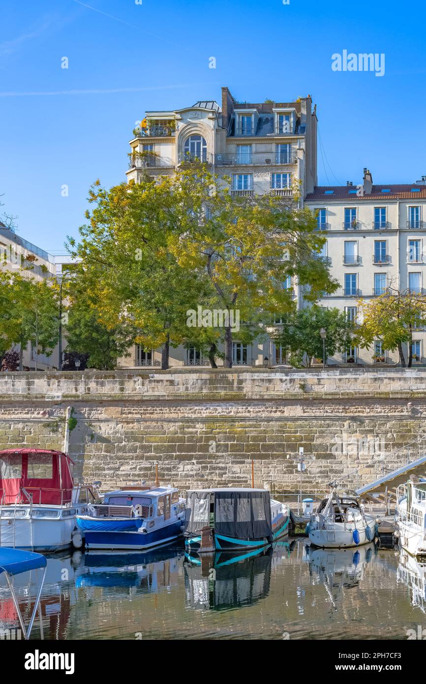 Paris, the harborof Bastille, with boats, and typical buildings Stock ...