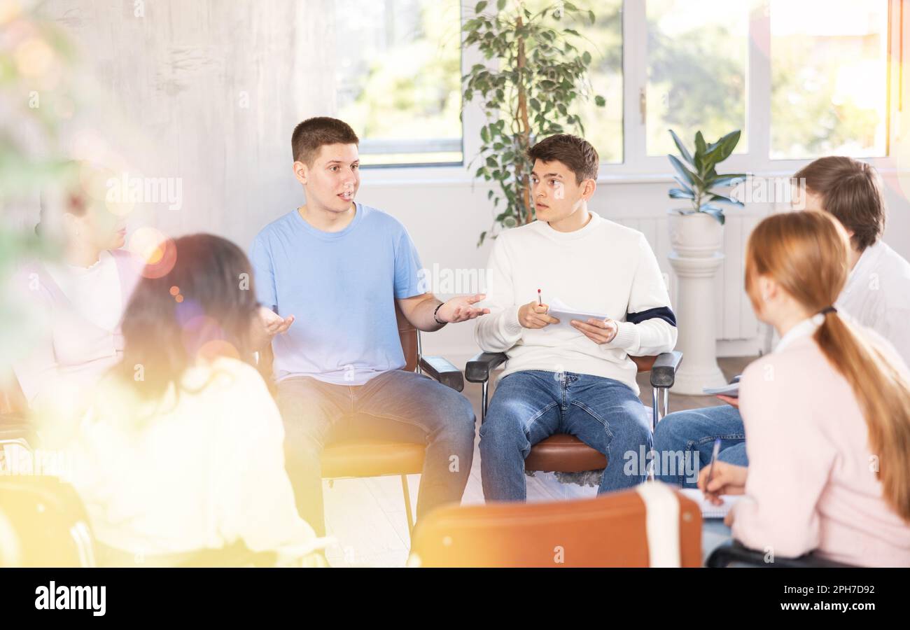 Group students circle inside hi-res stock photography and images - Alamy