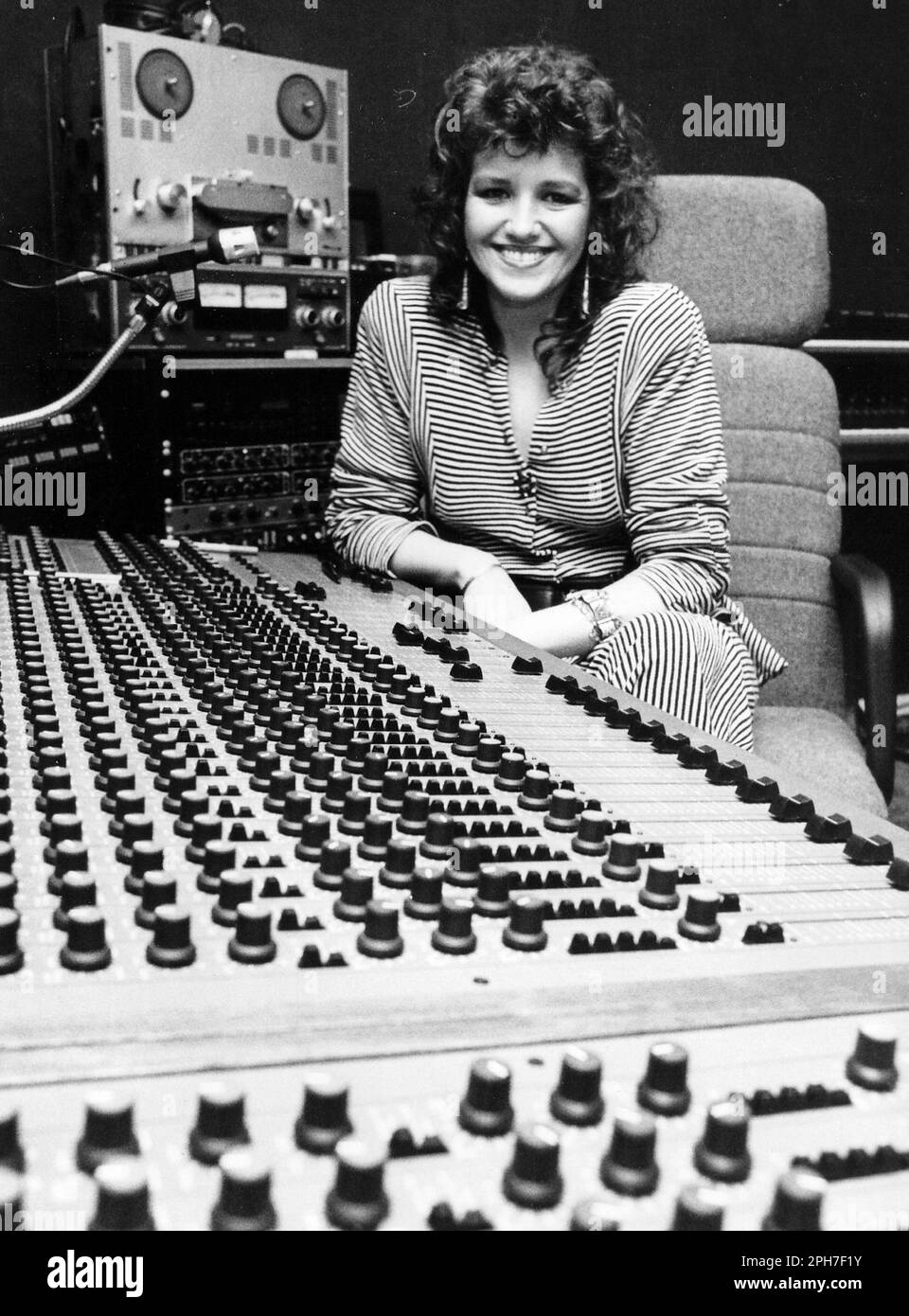 AMANDA SCOTT, BONNIE TYLER'S SISTER, RECORDING HER ALBUM ''LIES'' IN A ...