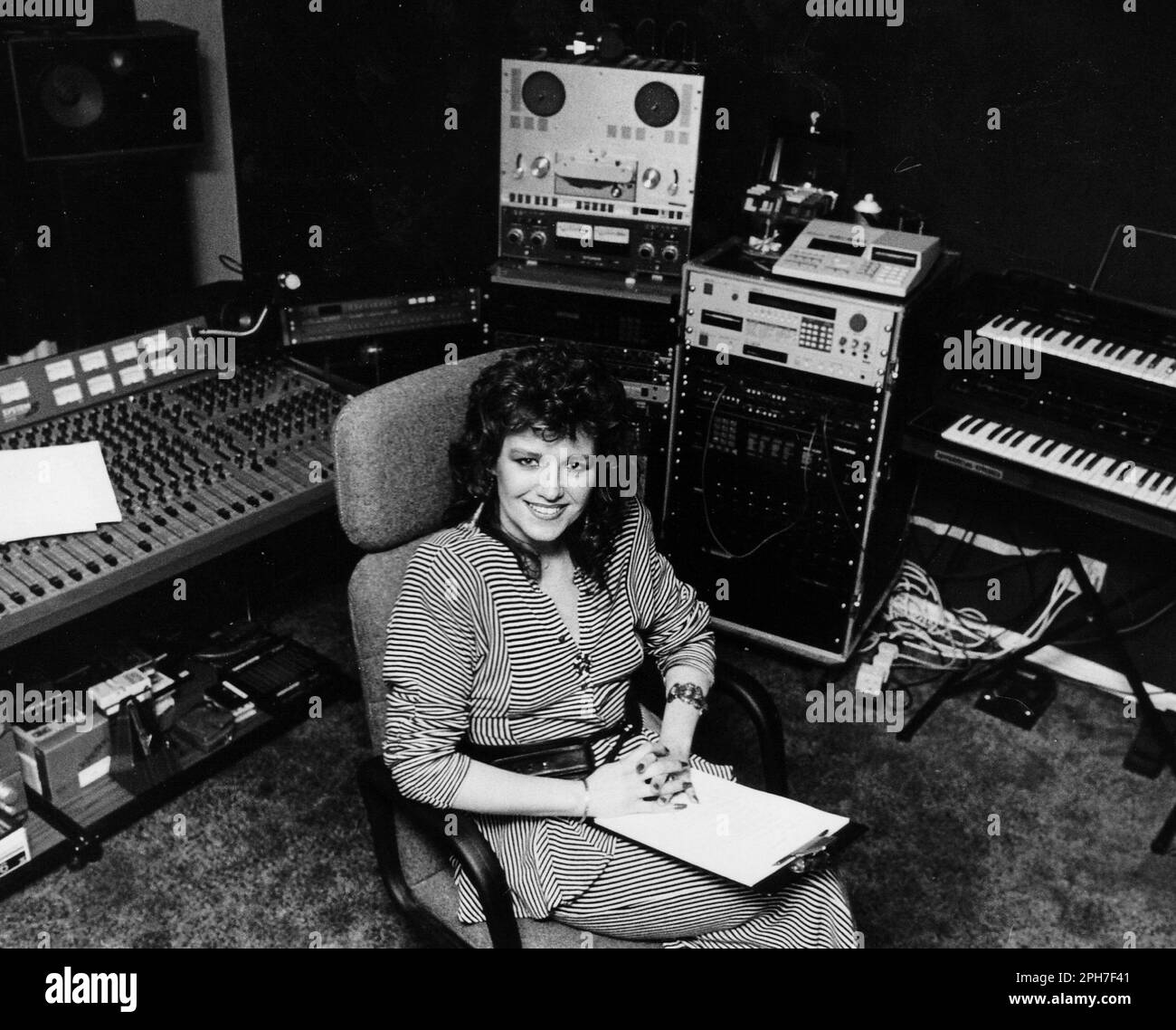 AMANDA SCOTT, BONNIE TYLER'S SISTER, RECORDING HER ALBUM ''LIES'' IN A ...