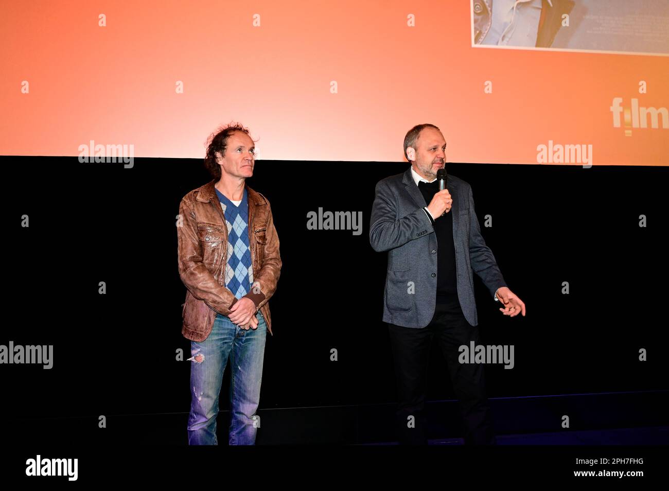 Olaf Schubert und Torsten Reglin bei der Kinopremiere der Komödie "Olaf ...