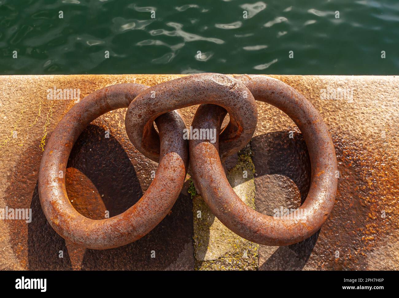 Mooring ring metal concrete hi-res stock photography and images - Alamy