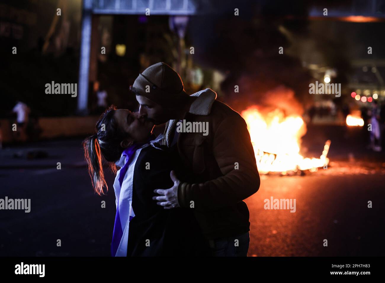 Protesters kiss hi-res stock photography and images - Alamy