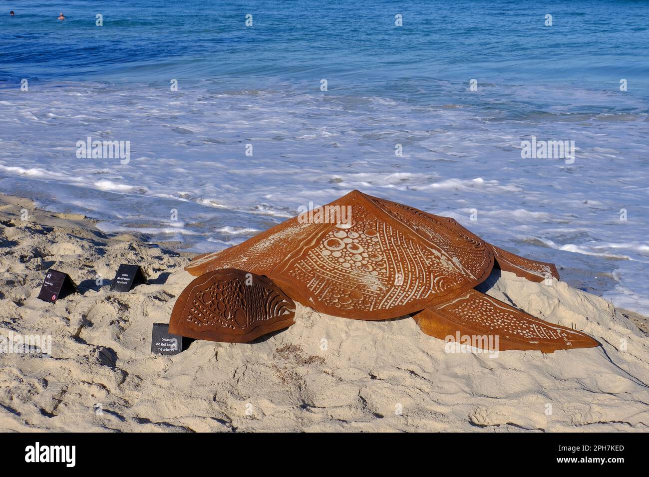 Sea turtle sculpture hi-res stock photography and images - Alamy