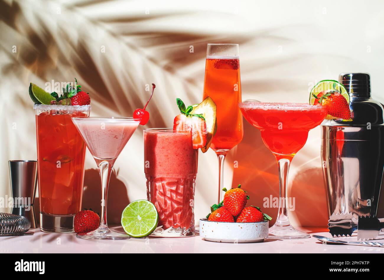 Summer strawberry alcoholic cocktails, mocktails, smoothies and shakes ...