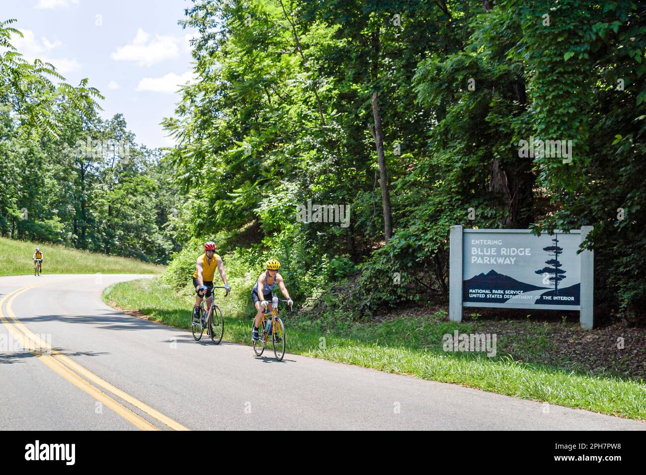Bicycling on blue ridge parkway hi-res stock photography and images - Alamy