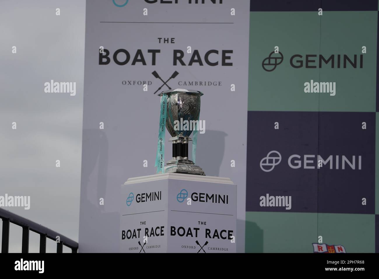 Cambridge university boat race trophy hi-res stock photography and ...