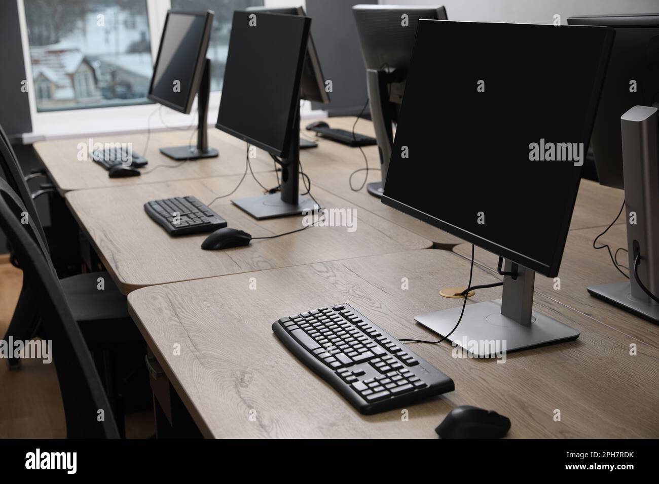 Rows of computers in empty office hi-res stock photography and images ...