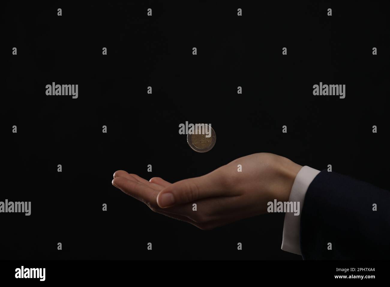 Coin throw hi-res stock photography and images - Alamy