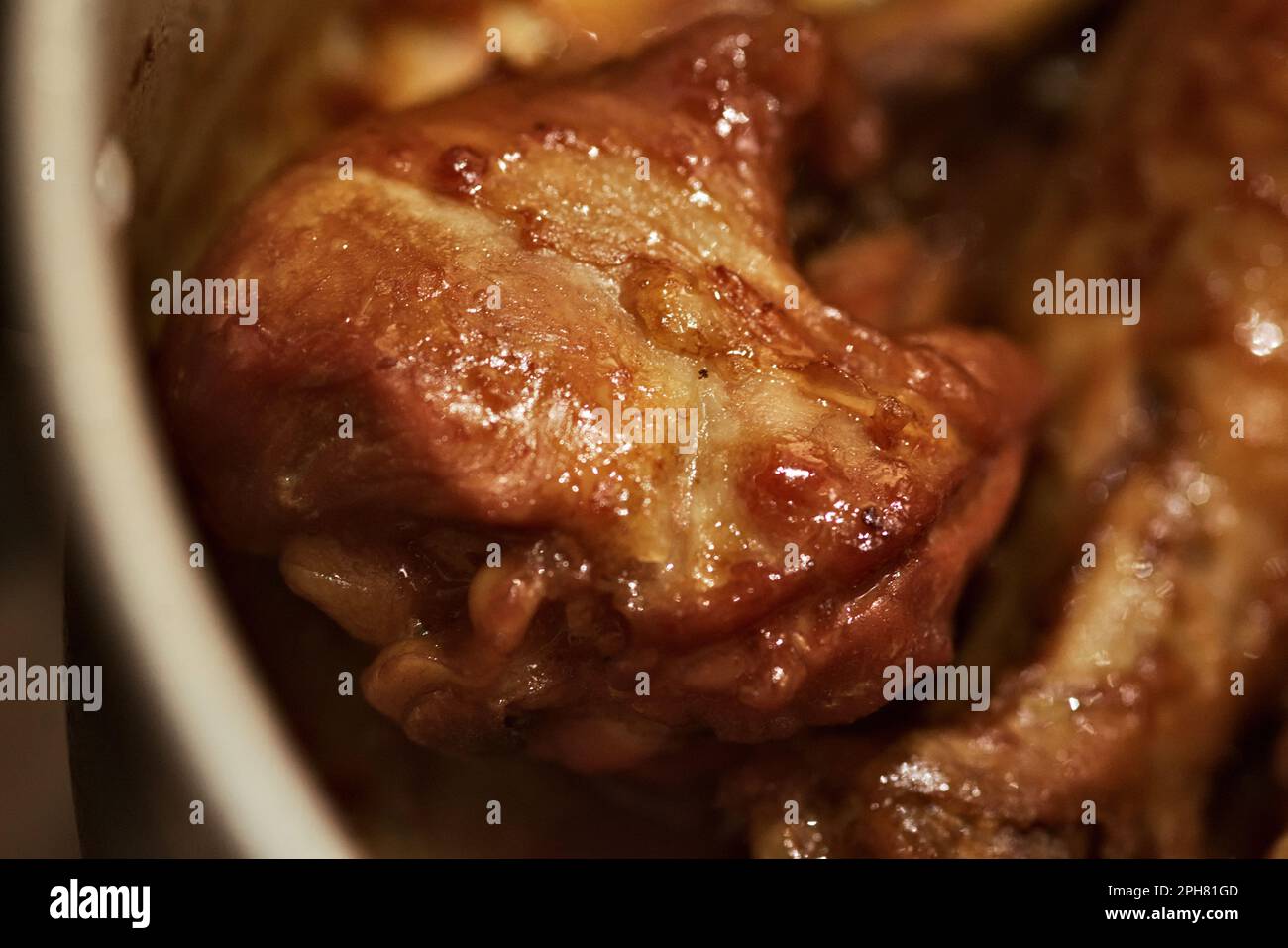 Chicken cooked inside the pan Stock Photo - Alamy