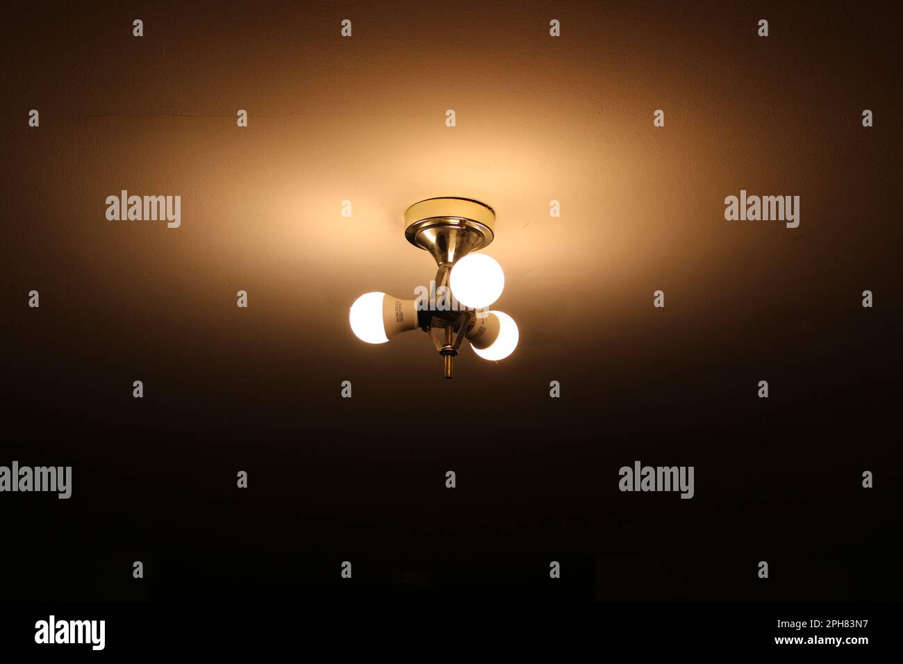 Golden light fixture hi-res stock photography and images - Alamy
