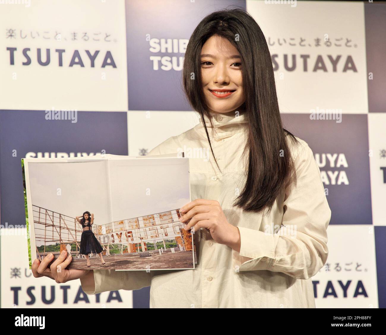 March 25, 2023 - Japanese pin-up model Kana Yamada poses for ...