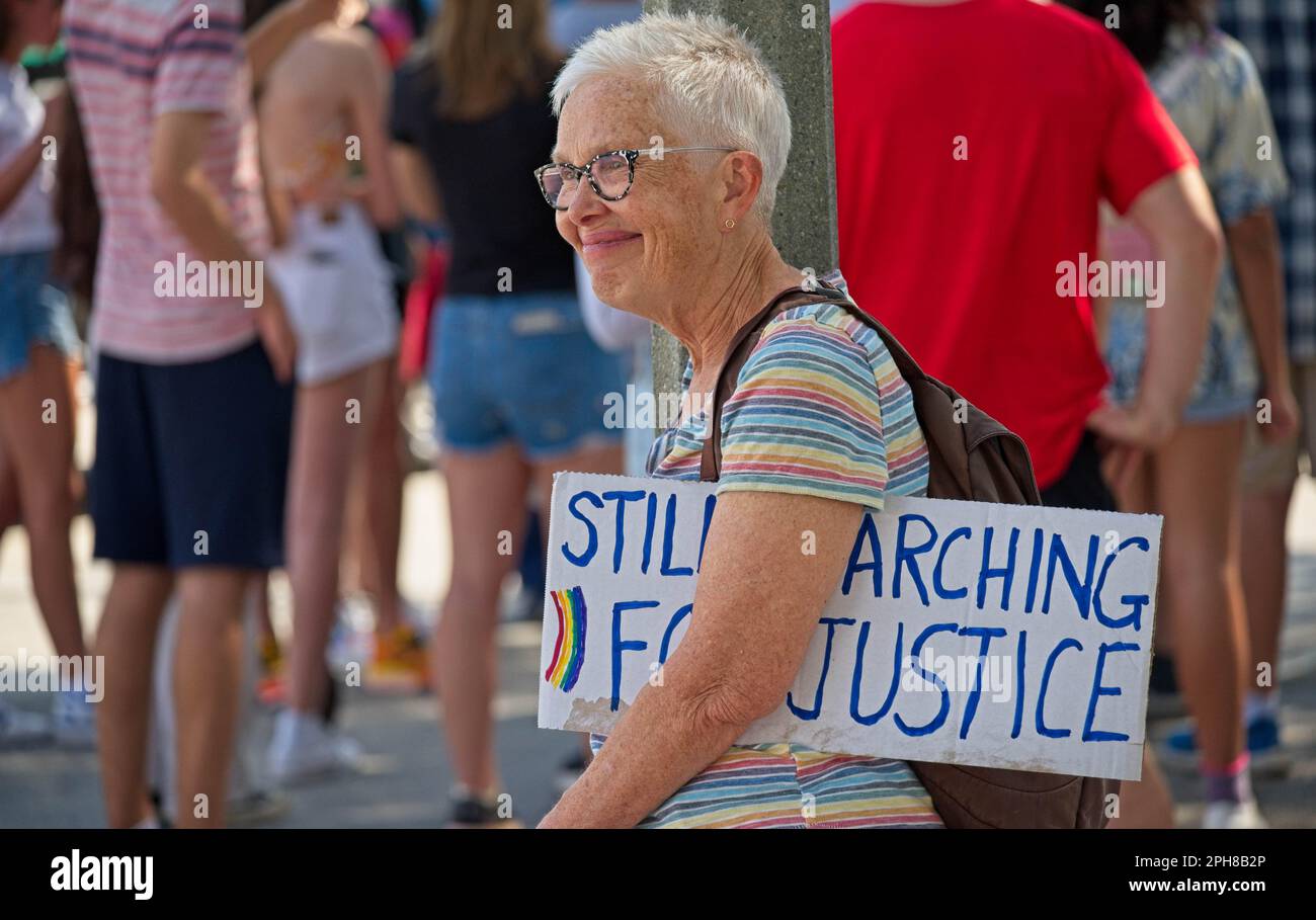 Lake Worth, Florida, USA. 26th Mar, 2023. GAIL COHAN (cq) waits with ...