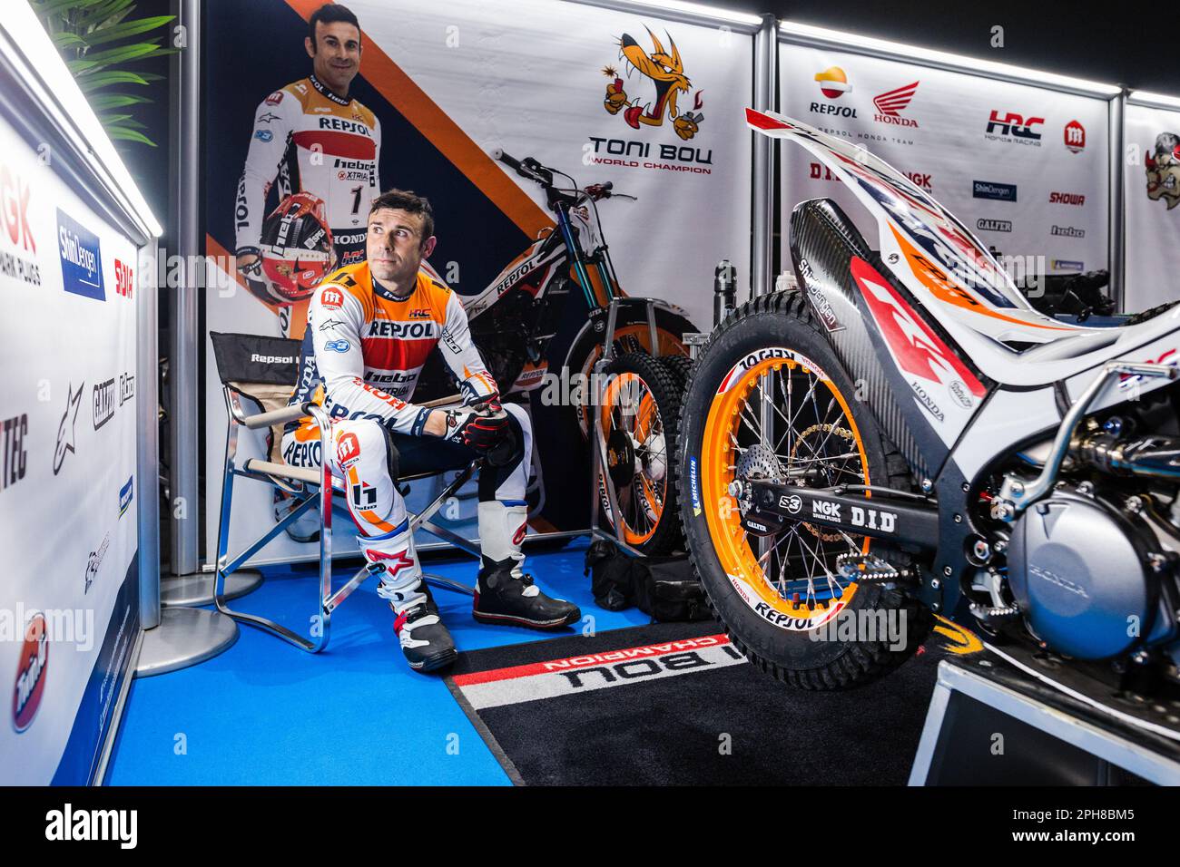Honda in pits hi-res stock photography and images - Alamy