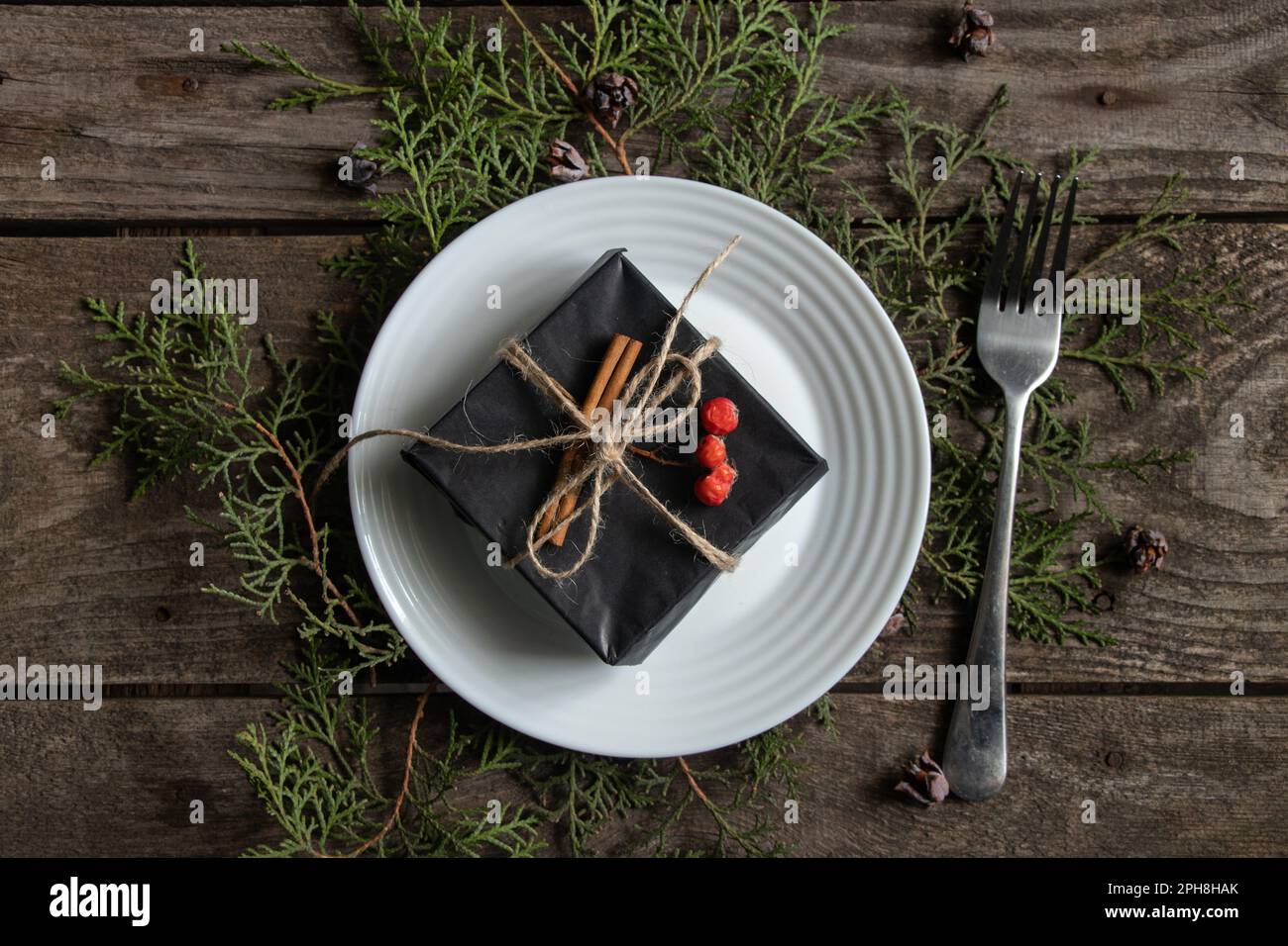 Christmas gift box dinner plate hi-res stock photography and images - Alamy