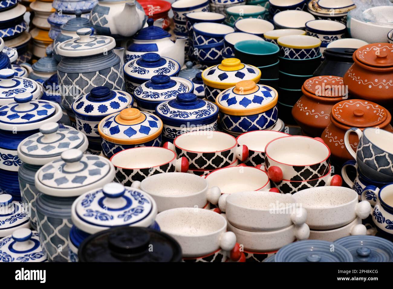 Supermarket ceramics products hi-res stock photography and images - Alamy