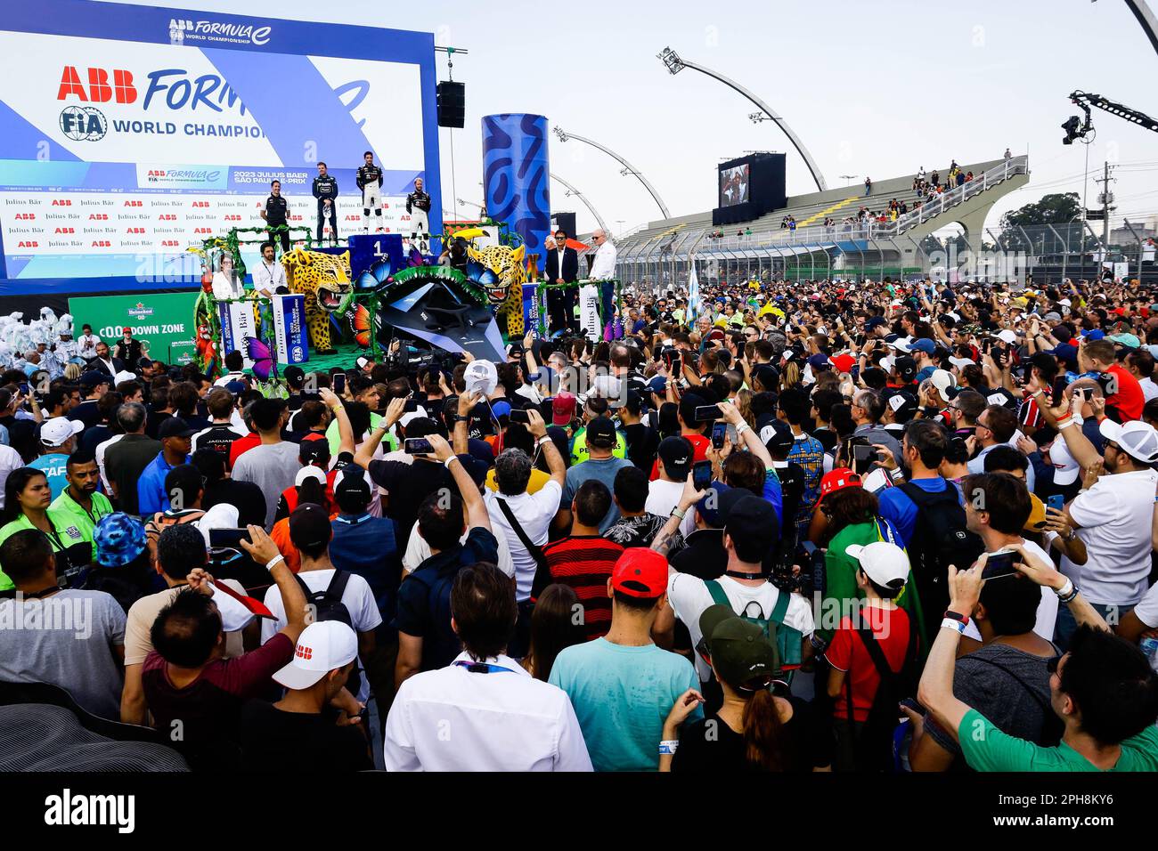 The winner Mitch EVANS (NZL), Jaguar TCS Racing, Jaguar I-Type 6 ...