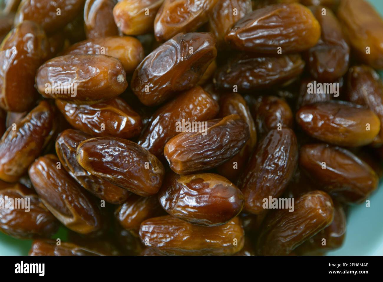 Dates. Dried date palm fruits. Healthy sweet snack food Pile of tasty ...