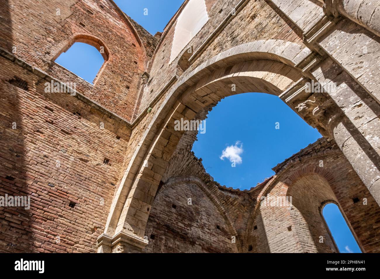 Ancient cathedral with towering walls in Tuscany, Italy Stock Photo - Alamy