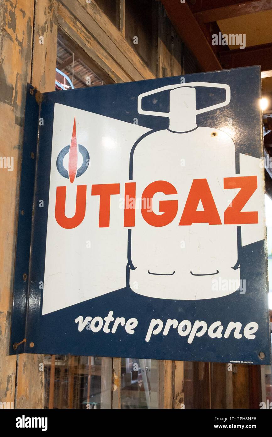 Bordeaux , Aquitaine France - 03 19 2023 : Utigaz panel logo sign and ...