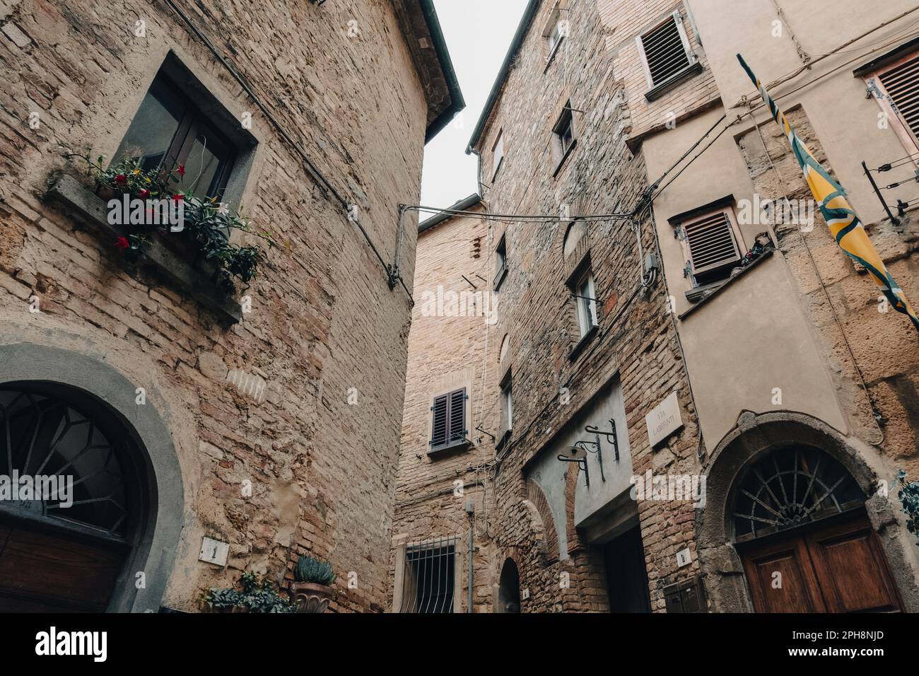 Traditional Italian architecture in medieval Tuscany village Stock ...