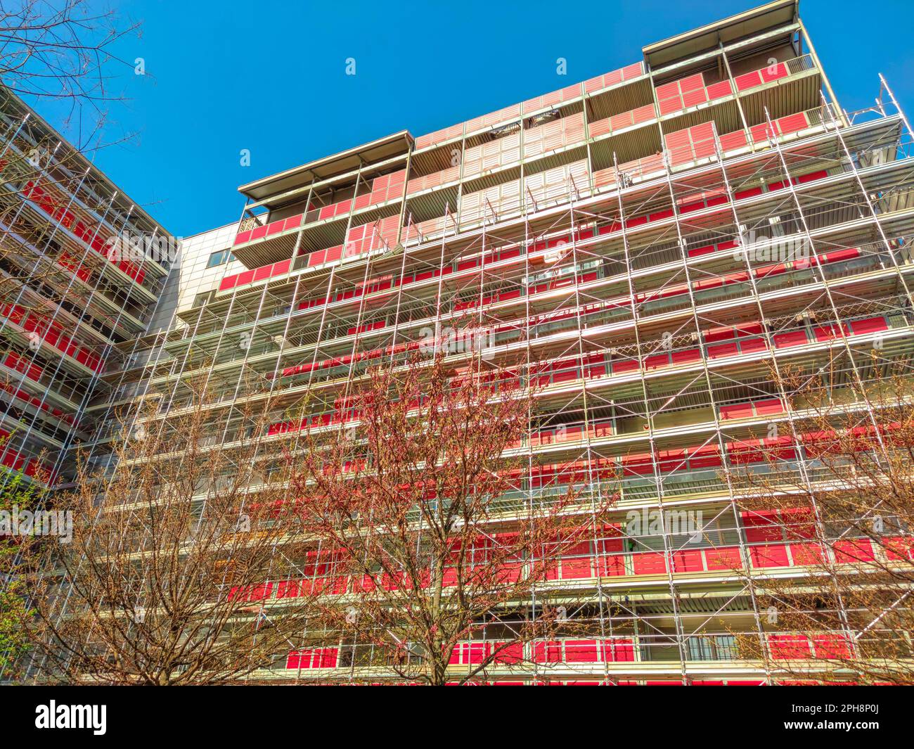 scaffold temporary structure used to support the construction of a ...