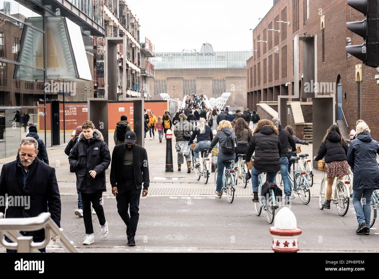 Children playing go fish hi-res stock photography and images - Alamy