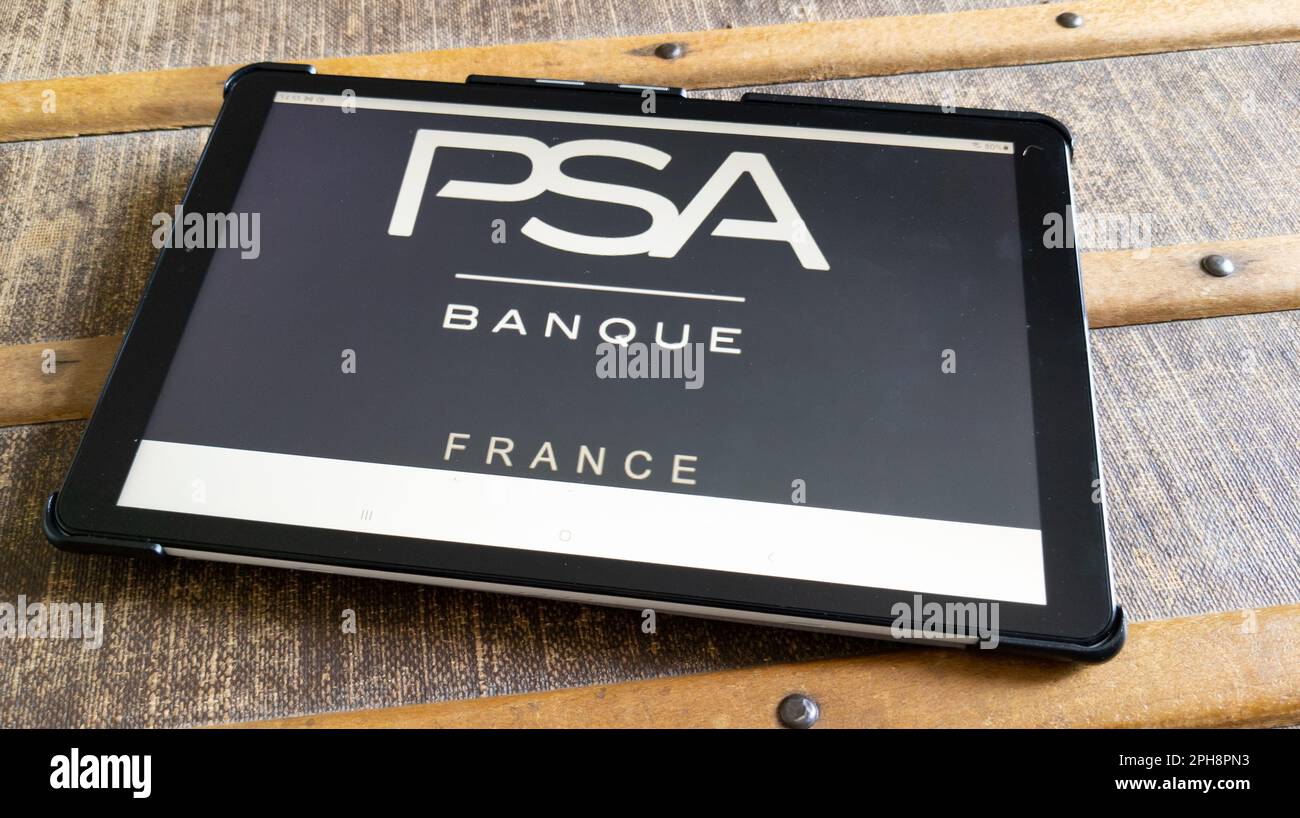 Bordeaux , Aquitaine France - 03 15 2023 : PSA Banque financier logo ...