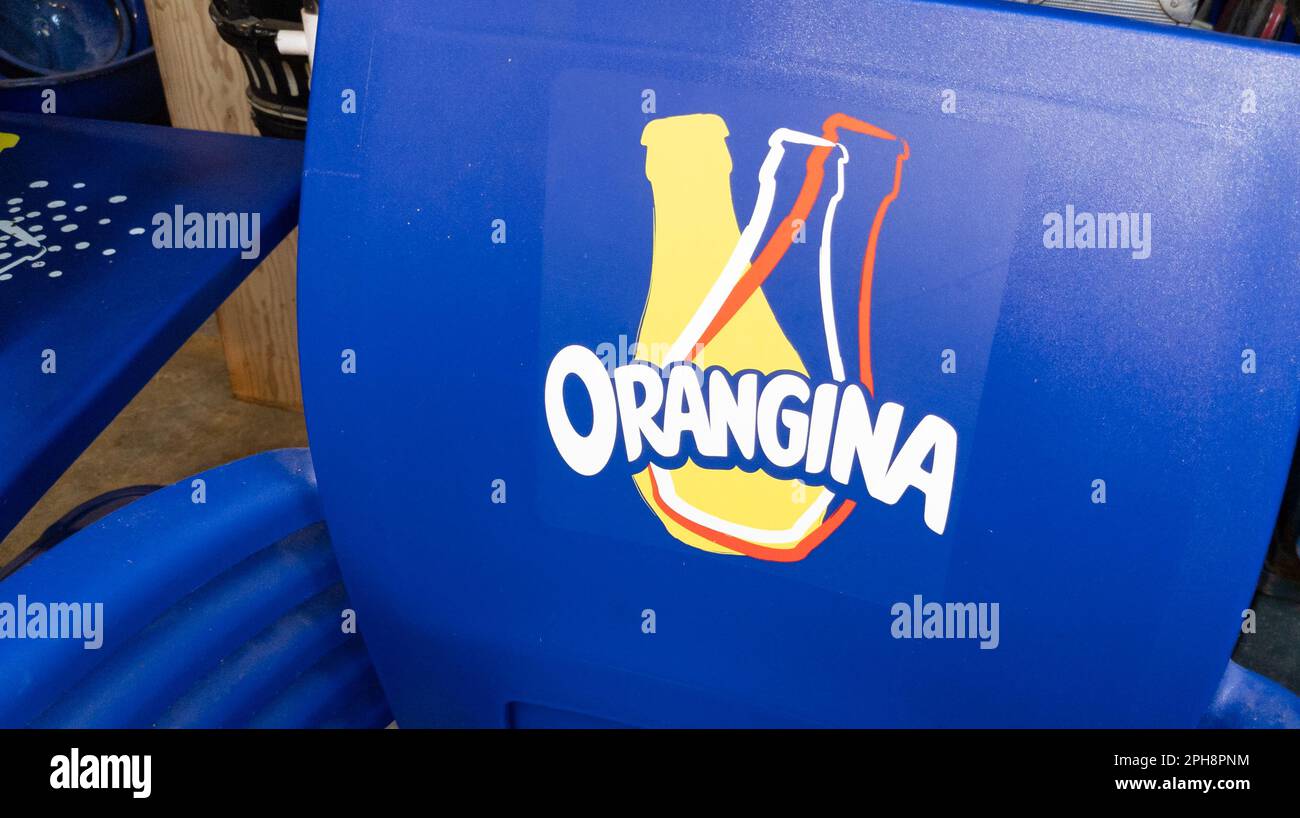 Orangina logo hi-res stock photography and images - Alamy