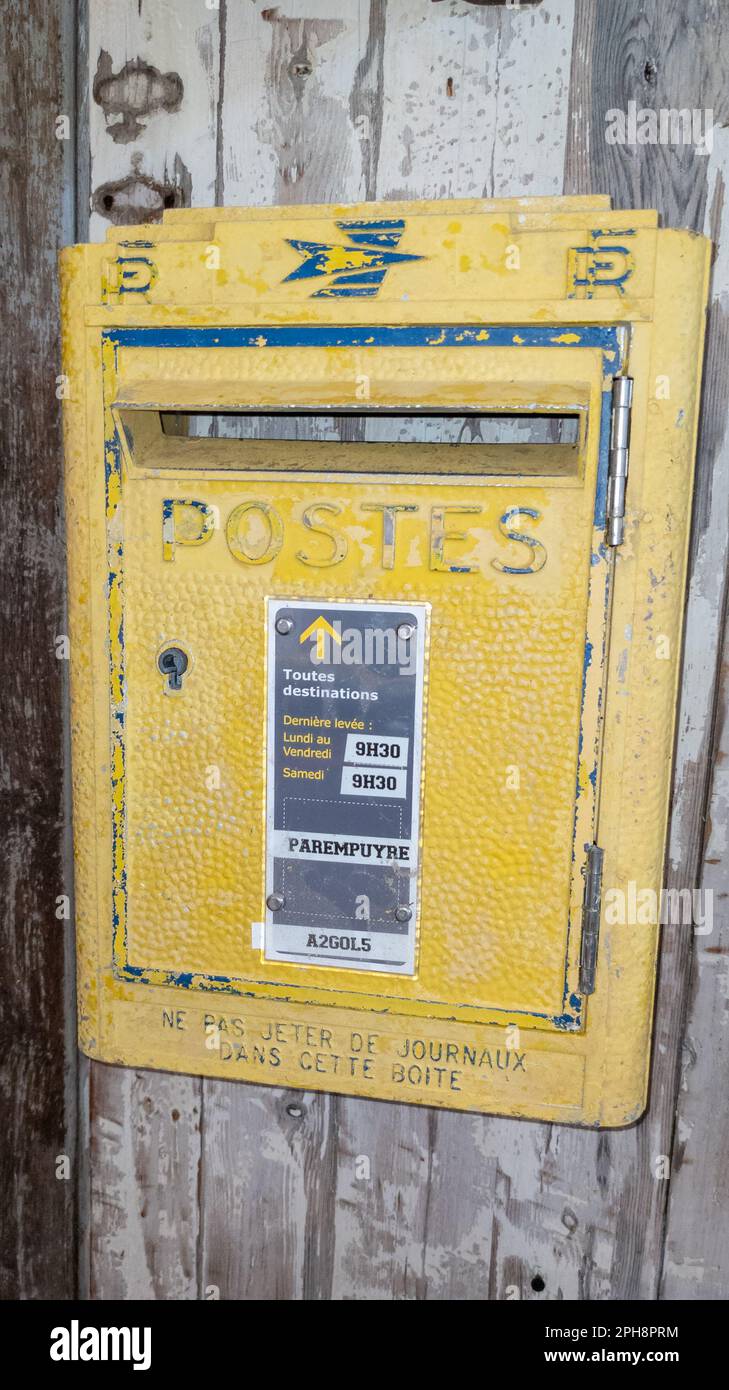 Bordeaux , Aquitaine France - 03 19 2023 : La Poste logo text and brand ...