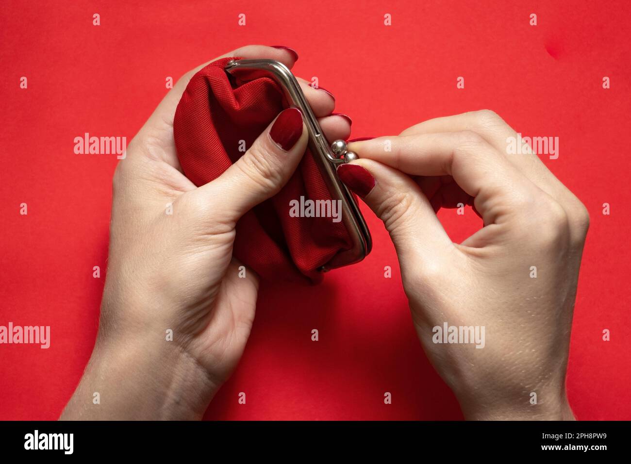 Female showing empty wallet hi-res stock photography and images - Alamy