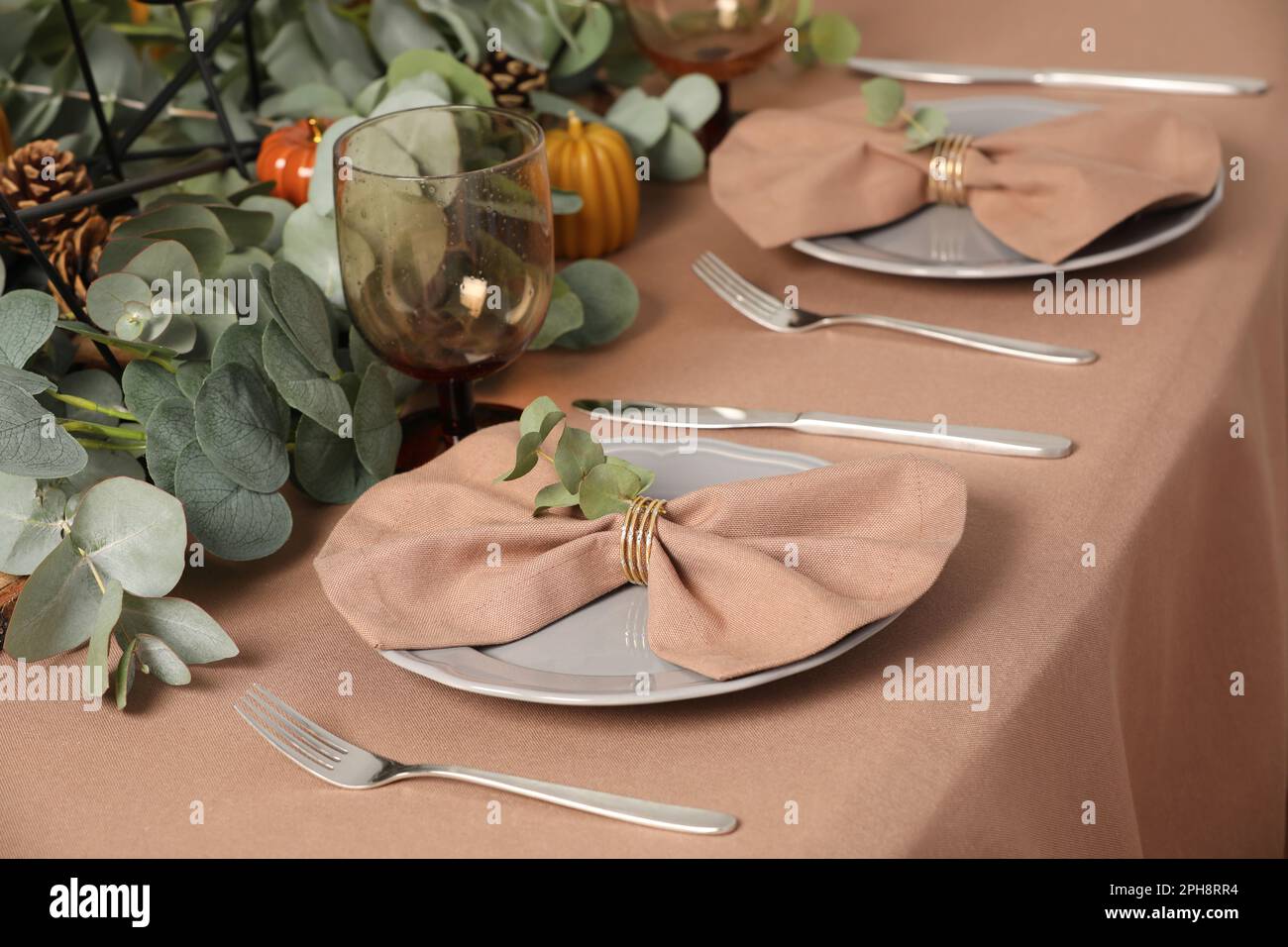 Table set autumn meal pumpkins hi-res stock photography and images - Alamy