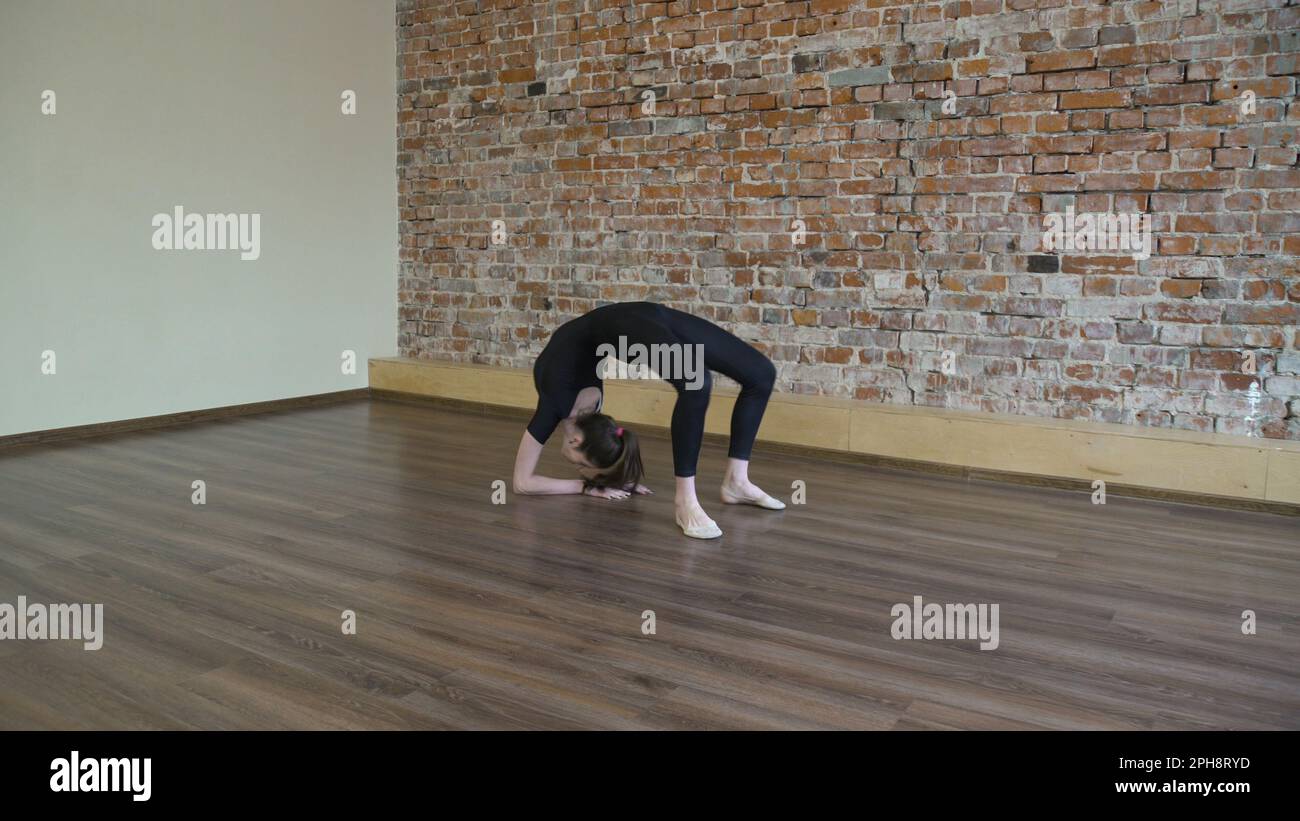 sport fitness gymnast exercise workout crab Stock Photo - Alamy
