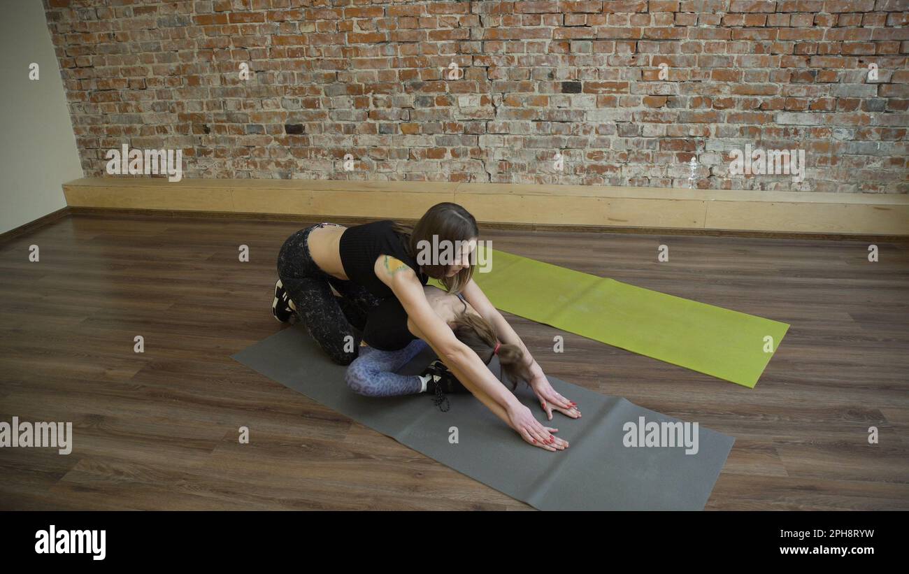sport wellness family fitness mother child stretch Stock Photo - Alamy