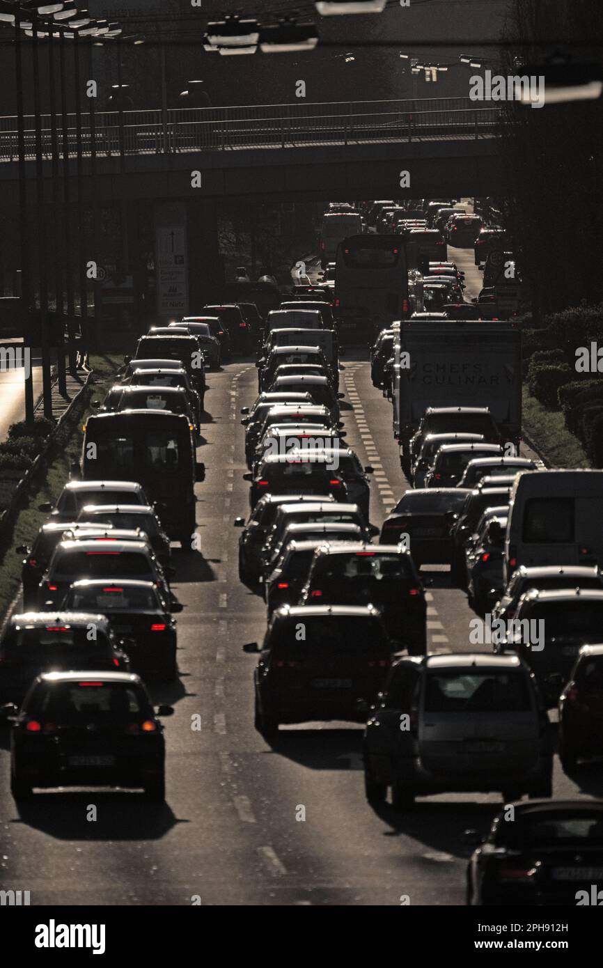 27 March 2023, Hesse, Frankfurt/Main: Cars drive in gridlocked traffic ...