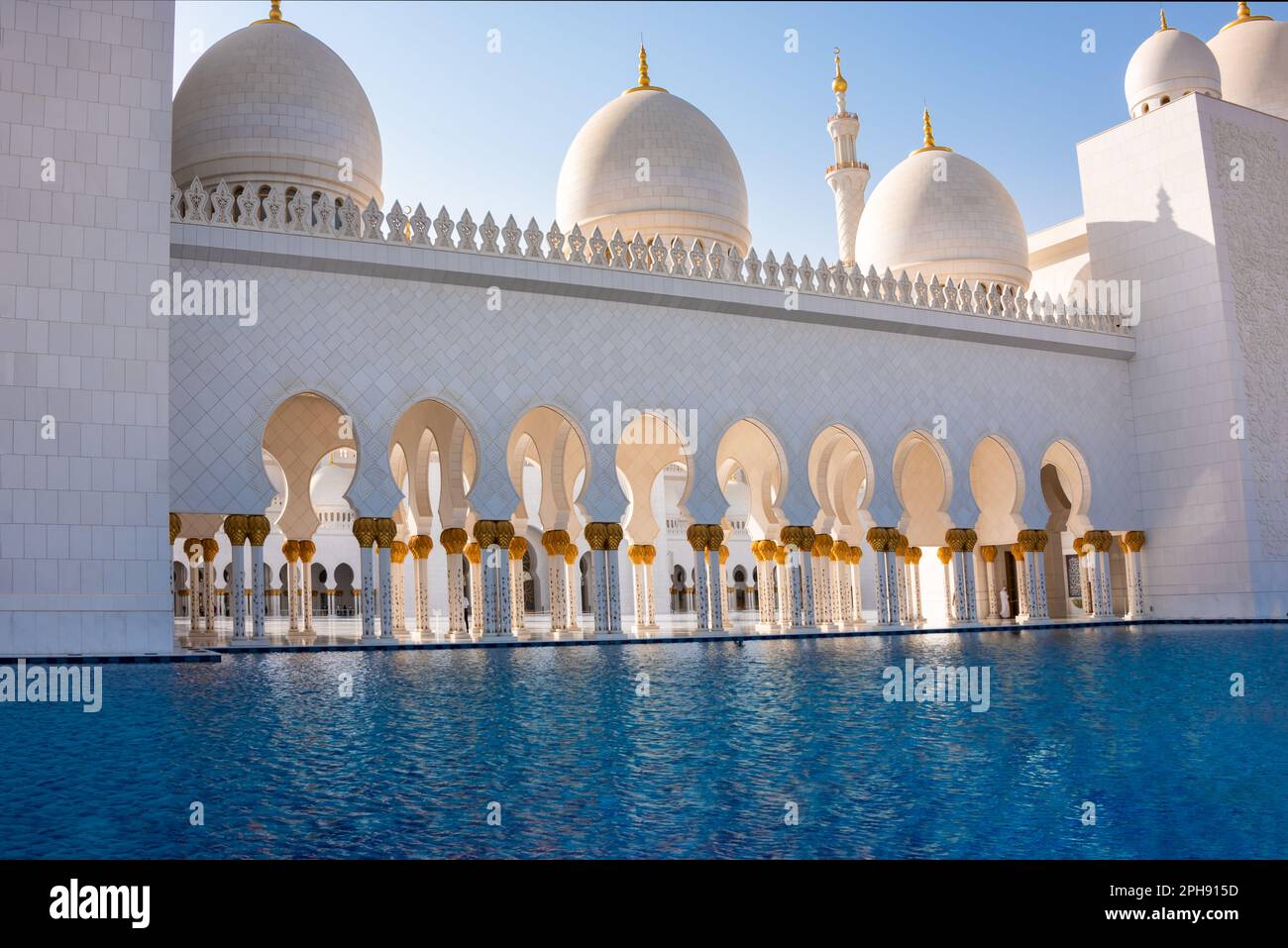 Sheikh Zayed Grand Mosque of white marble in Abu Dhabi city, UAE Stock ...