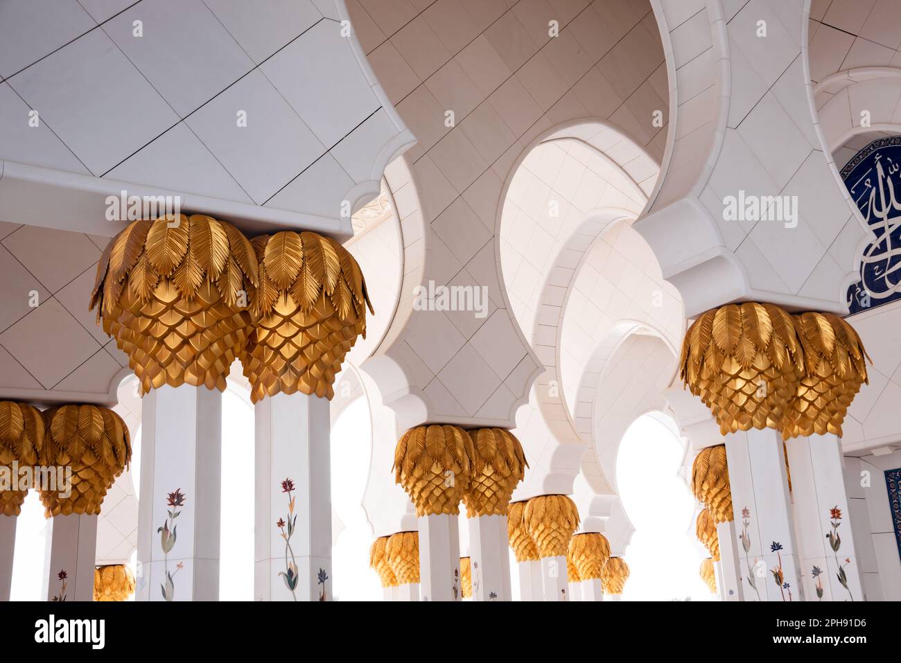 Sheikh Zayed Grand Mosque of white marble in Abu Dhabi city, UAE Stock ...